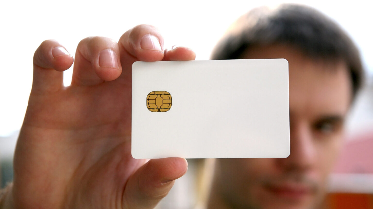 Imposibil pentru românii cu carte electronică de identitate. Avertisment pentru cei cu buletin ...