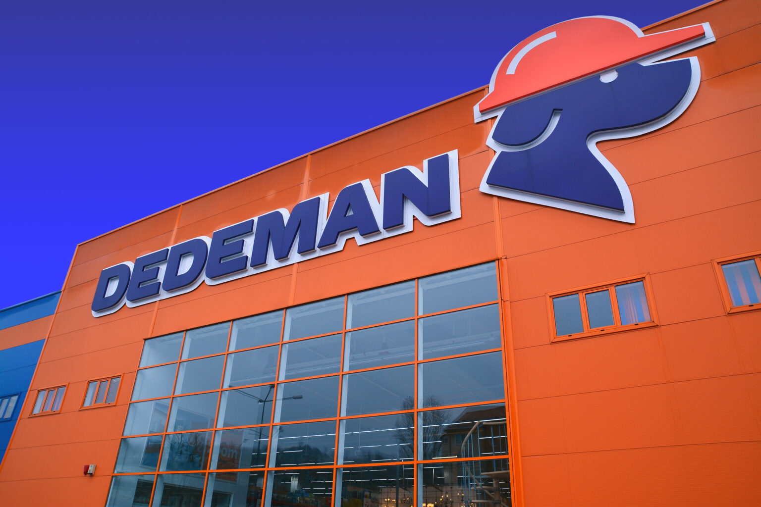 Patronii Dedeman, un nou tun în România. Decizia luată de frații Pavăl ...