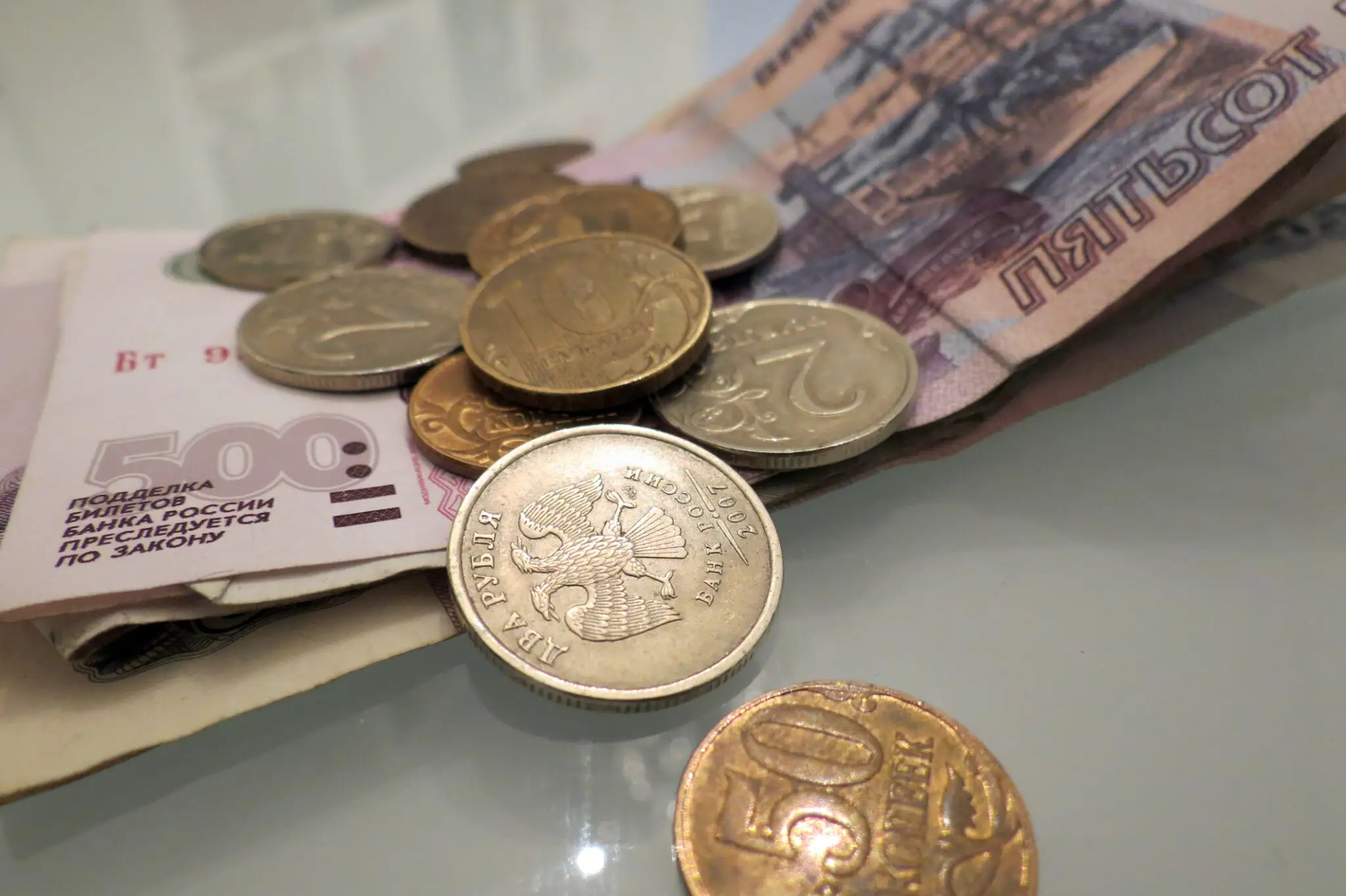 Rusia își va plăti datoria externă în ruble. Moscova anunță o schemă ...