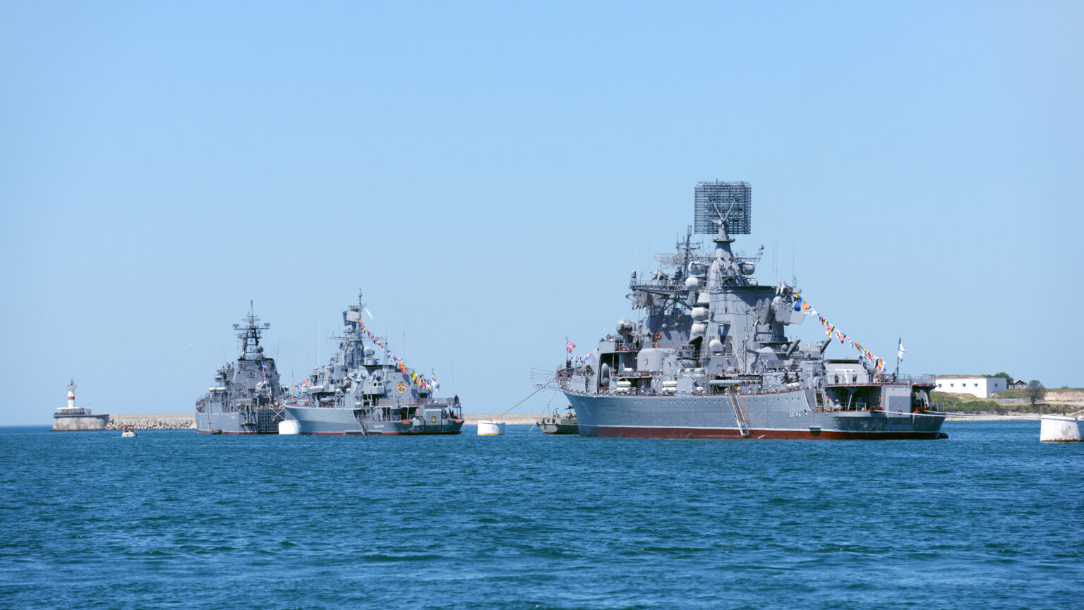 A început cel mai mare exerciţiu Sea Breeze din istorie! Zeci de nave ...