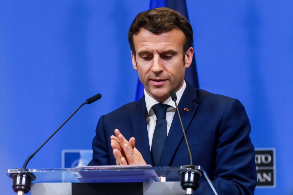 Un deget tăiat, cadoul macabru pe care l-a primit Emmanuel Macron: Nu ...
