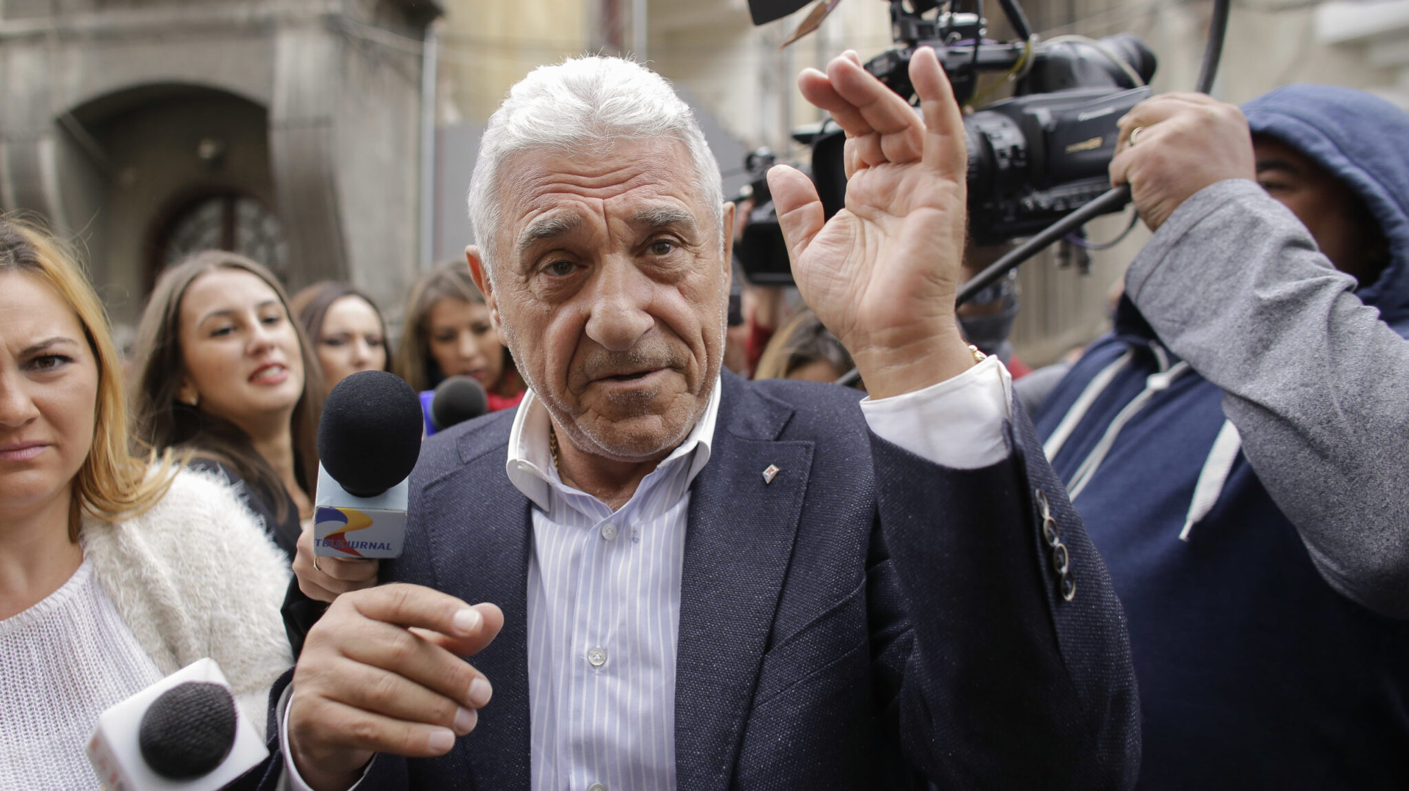 Umilință greu de îndurat pentru Traian Băsescu. Giovanni Becali a început să povestească ...