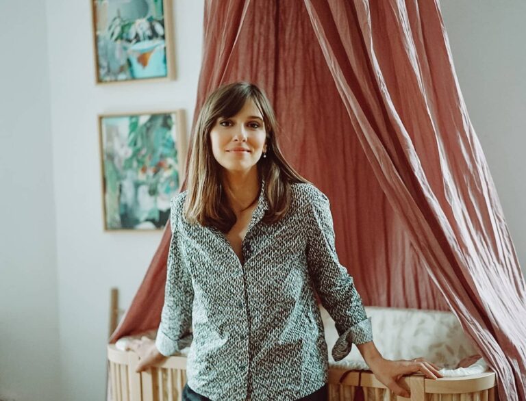 Dana Rogoz a fost ţinta multor critici. Soţul ei este cu aproape 20 de ...