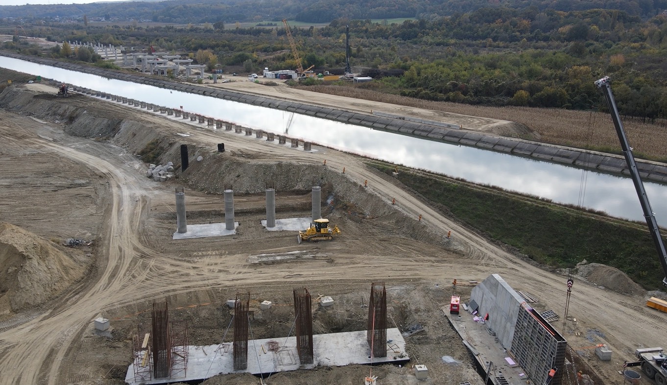 Se lucrează intens la Autostrada Sibiu – Pitești