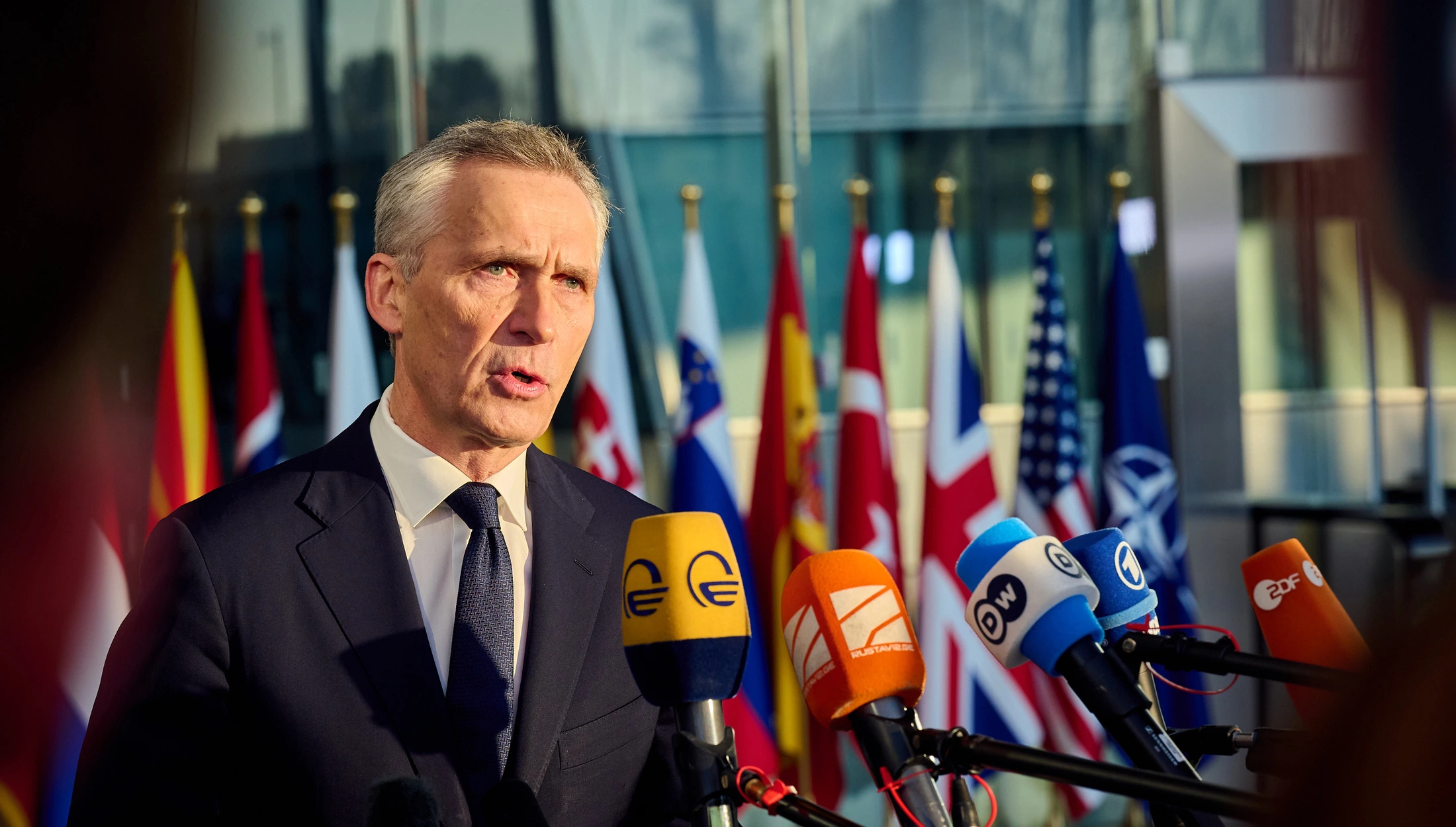 Jens Stoltenberg: NATO trebuie să ajute Ucraina pe termen lung. Putin ...