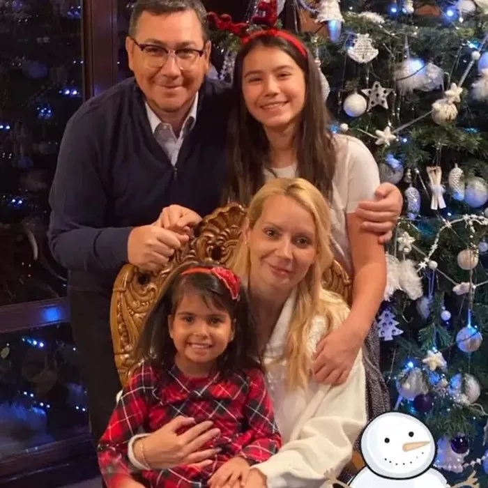 Cum arată fetița adoptată de Victor Ponta și Daciana Sârbu? Micuța a ...