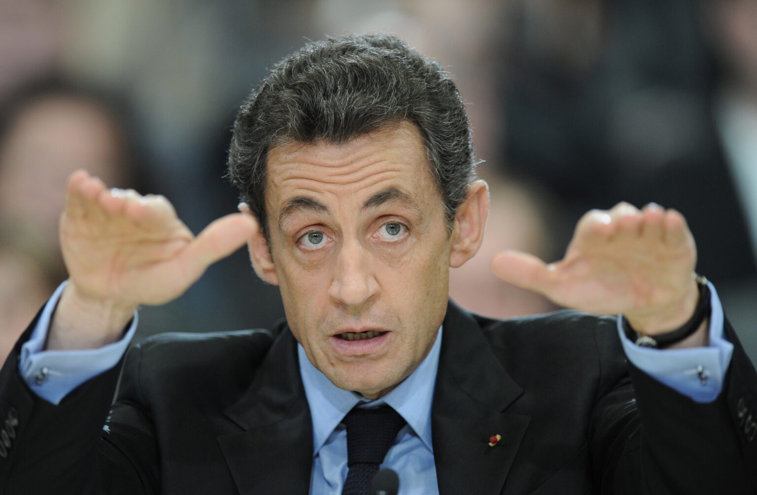 Nicolas Sarkozy a fost pus oficial sub acuzare pentru corupție. Riscă ...
