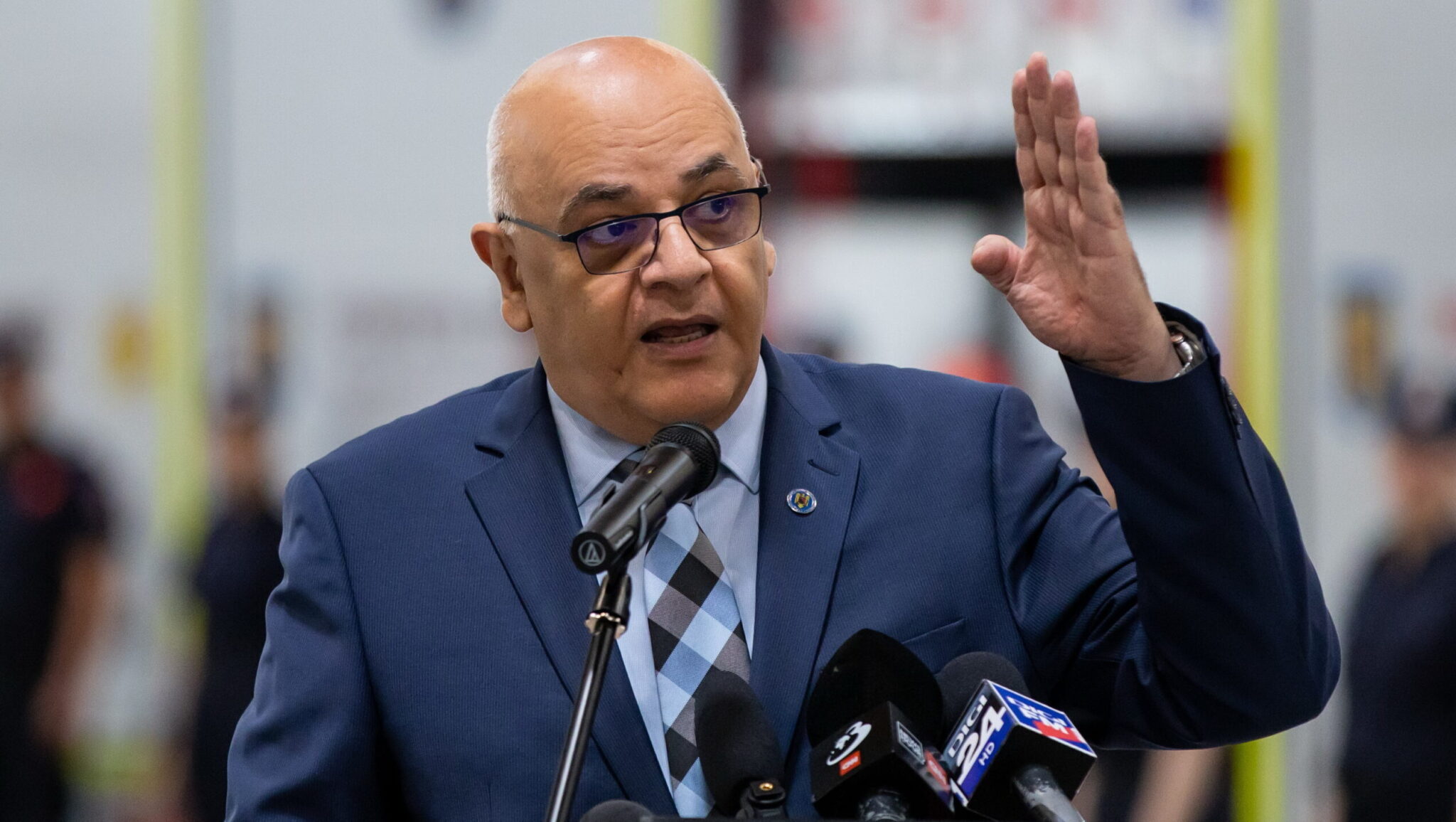 Incendiu puternic la un depozit din Pantelimon. Raed Arafat: Mai este ...