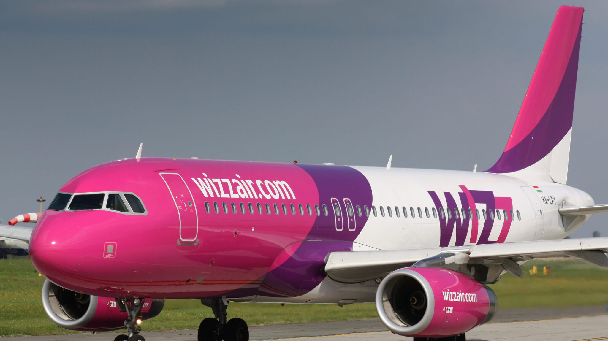Wizz Air își mută zboruri de pe Aeroportul Otopeni pe Băneasa. Care sunt cursele afectate