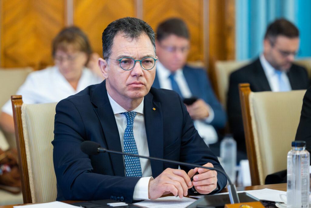 Curățenie în aparatul bugetar. Radu Oprea: Este lupta mea. E un pic mai ...