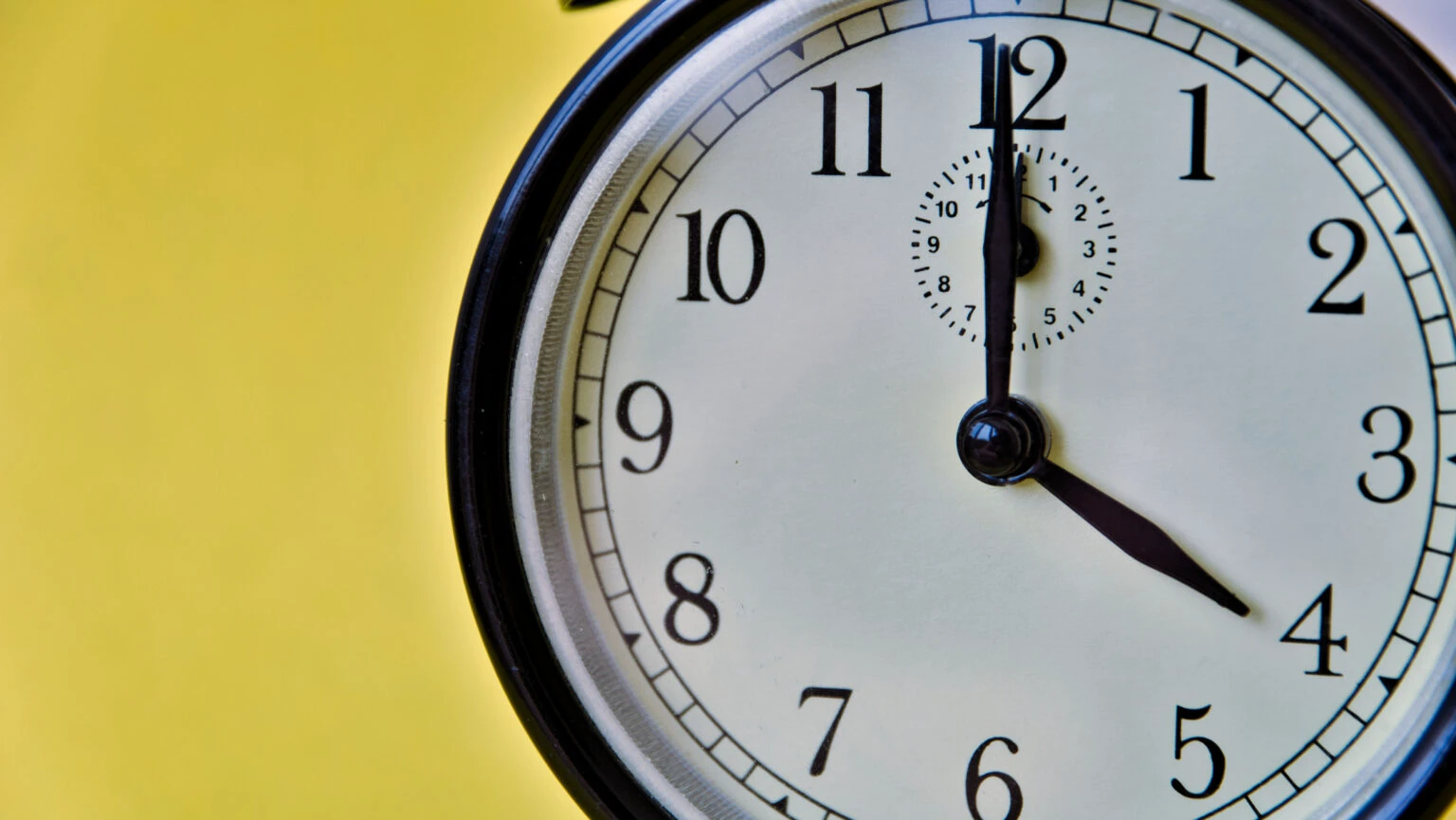 Ora de vară 2025. Dăm sau nu ceasurile înainte? Când va trece România ...