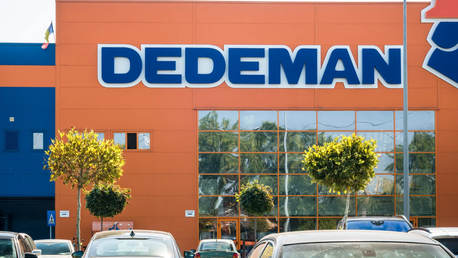 Frații Dedeman dau lovitura în România. Pavăl Holding SRL ocupă prima ...