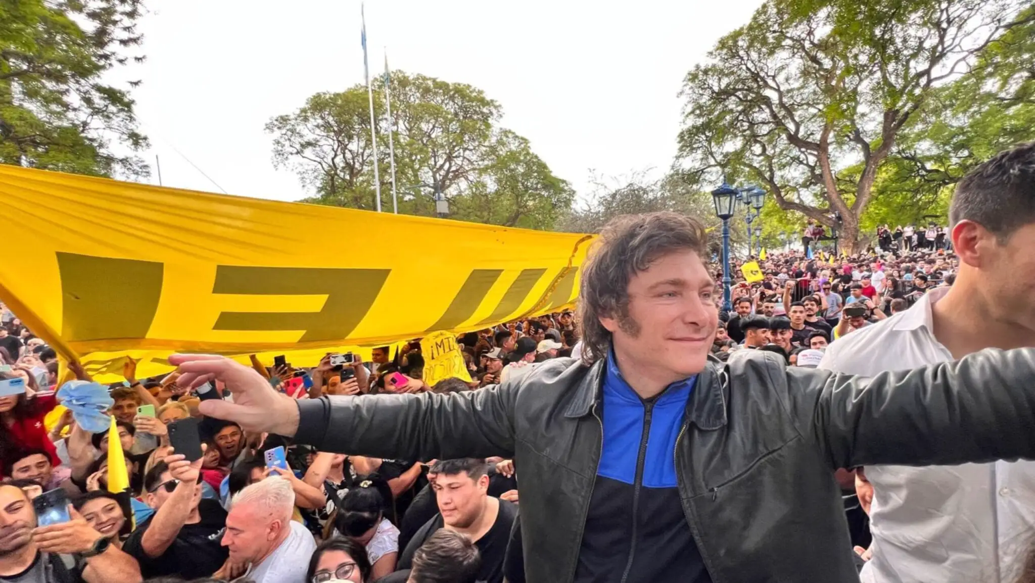 Argentina, din nou în prag de faliment. Peso-ul se prăbușește, Milei ...