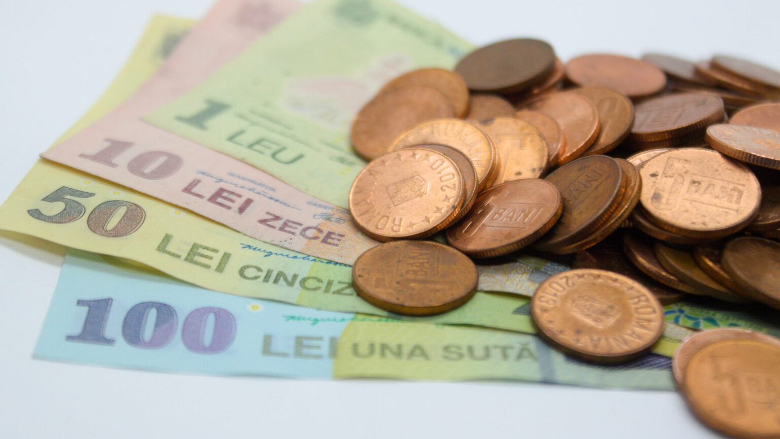 Se taie până la 1.000 de lei din venituri. Cine sunt românii care vor fi direct vizați – Capital