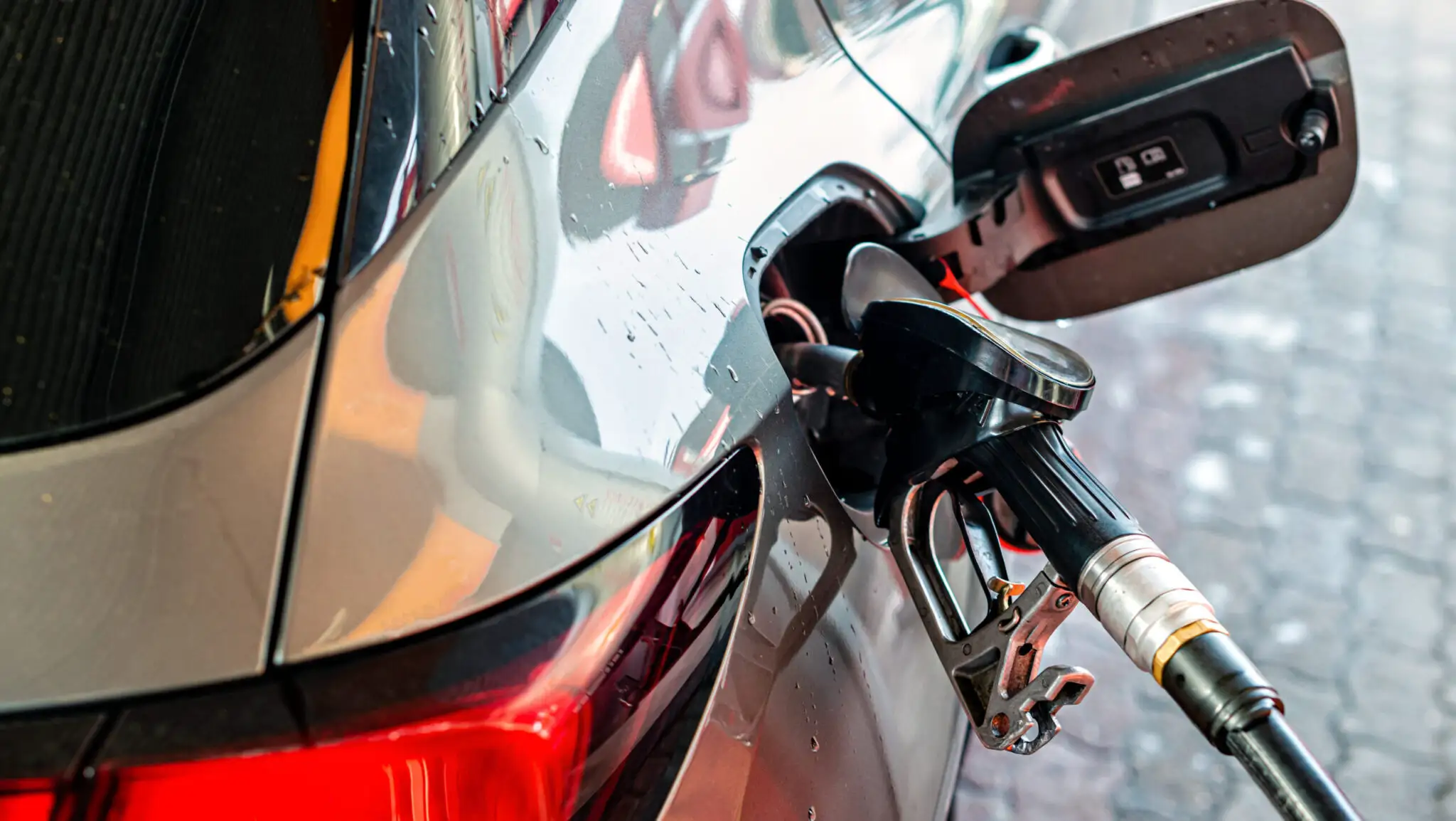 Preț carburanți joi, 9 noiembrie. Benzina și motorina se ieftinesc ...