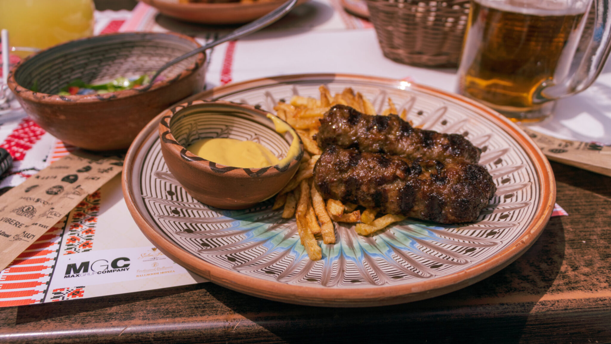 Prețul șocant al unui mic la Terasa Obor. Ce sumă plătesc clienții ...