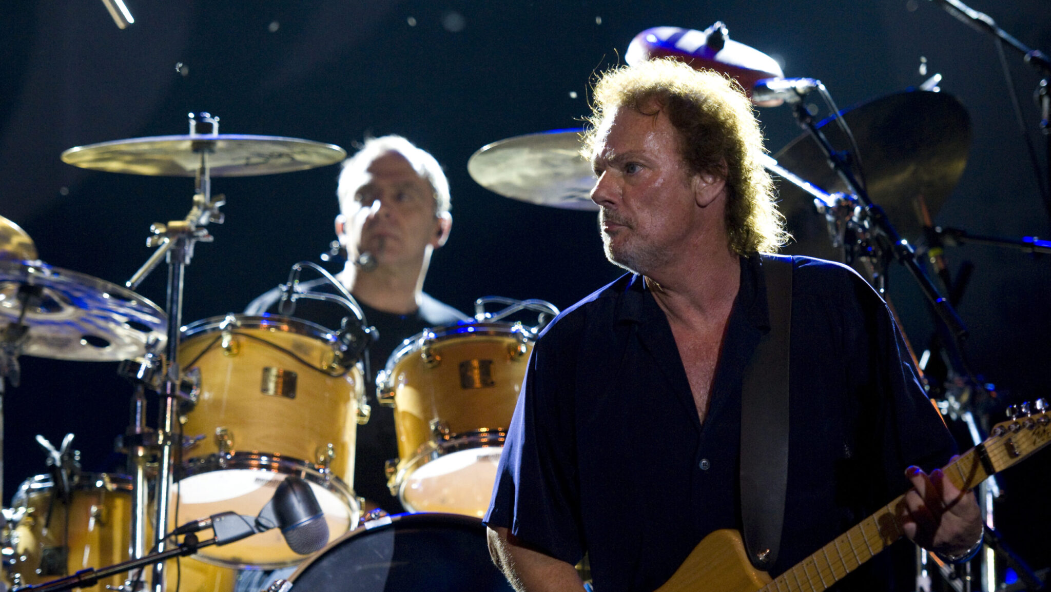 A murit marele cântăreţ! Lumea muzicii este în doliu: La revedere ...