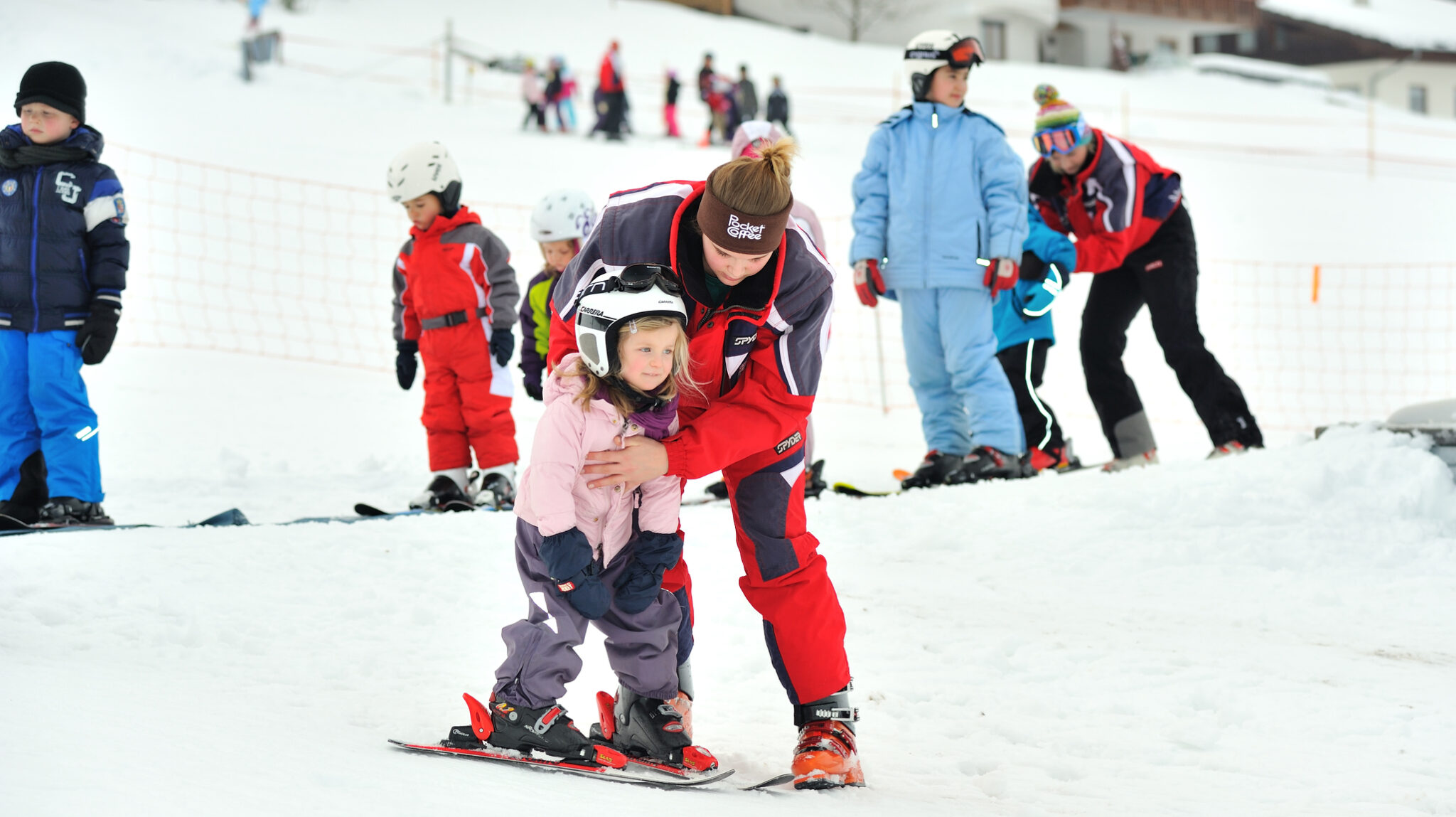 Țara cu cele mai ieftine stațiuni de schi din Europa. Tot mai mulți ...