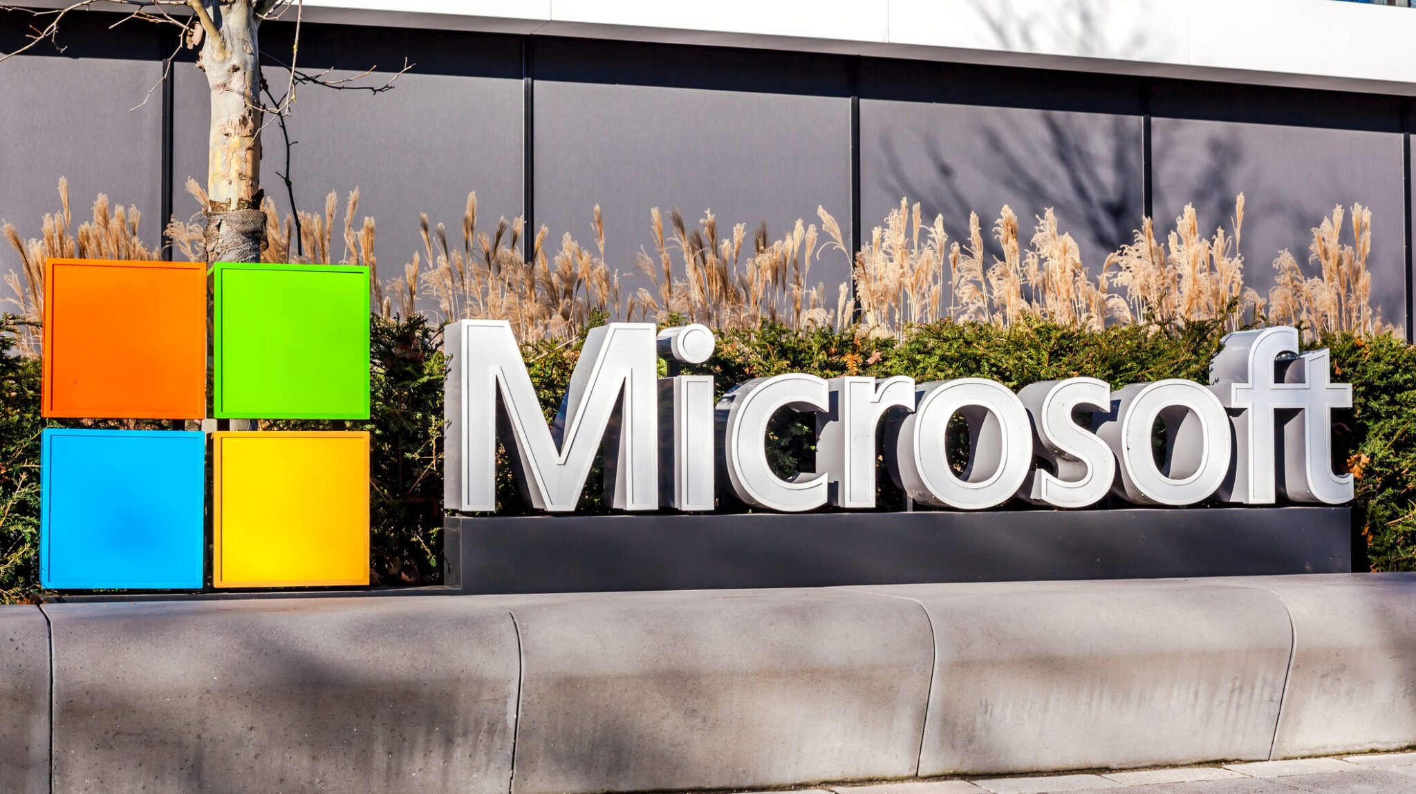 Microsoft investește masiv în AI pentru Europa și promite suveranitate ...