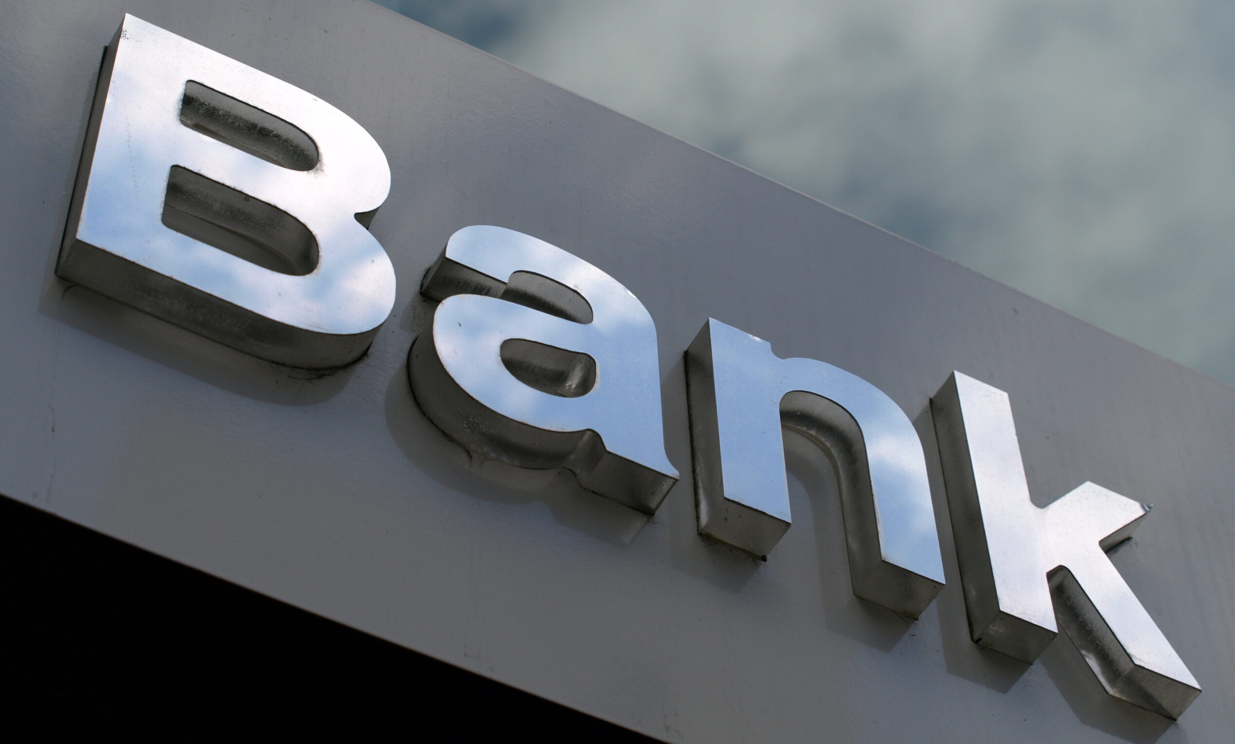 A apărut o nouă bancă în România. S-a lansat chiar astăzi, 4 aprilie