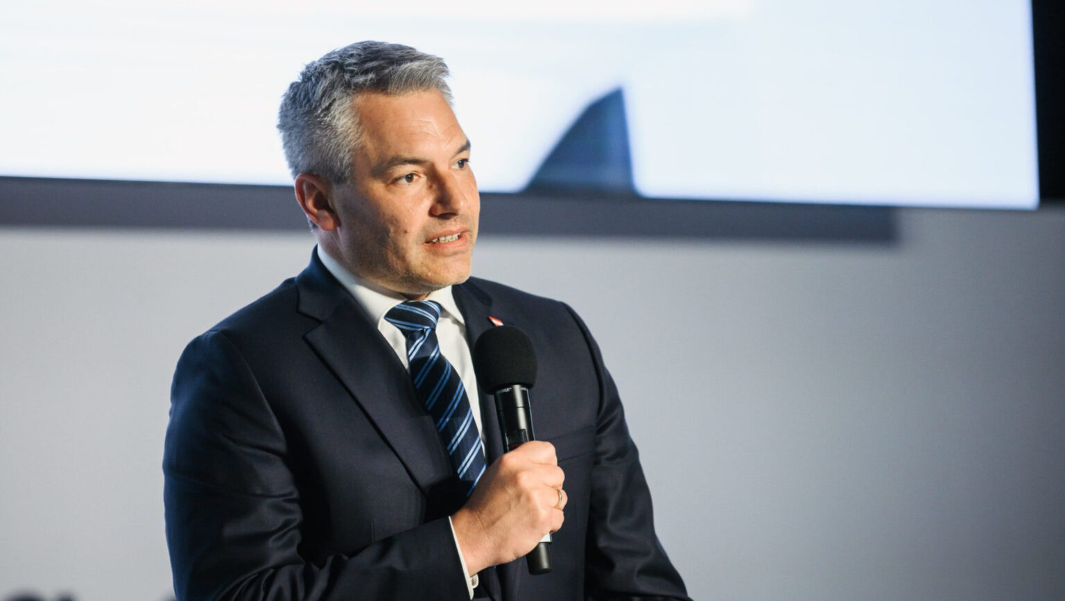 Karl Nehammer, umilit crunt chiar în România! Mesajul pe care l-a ...