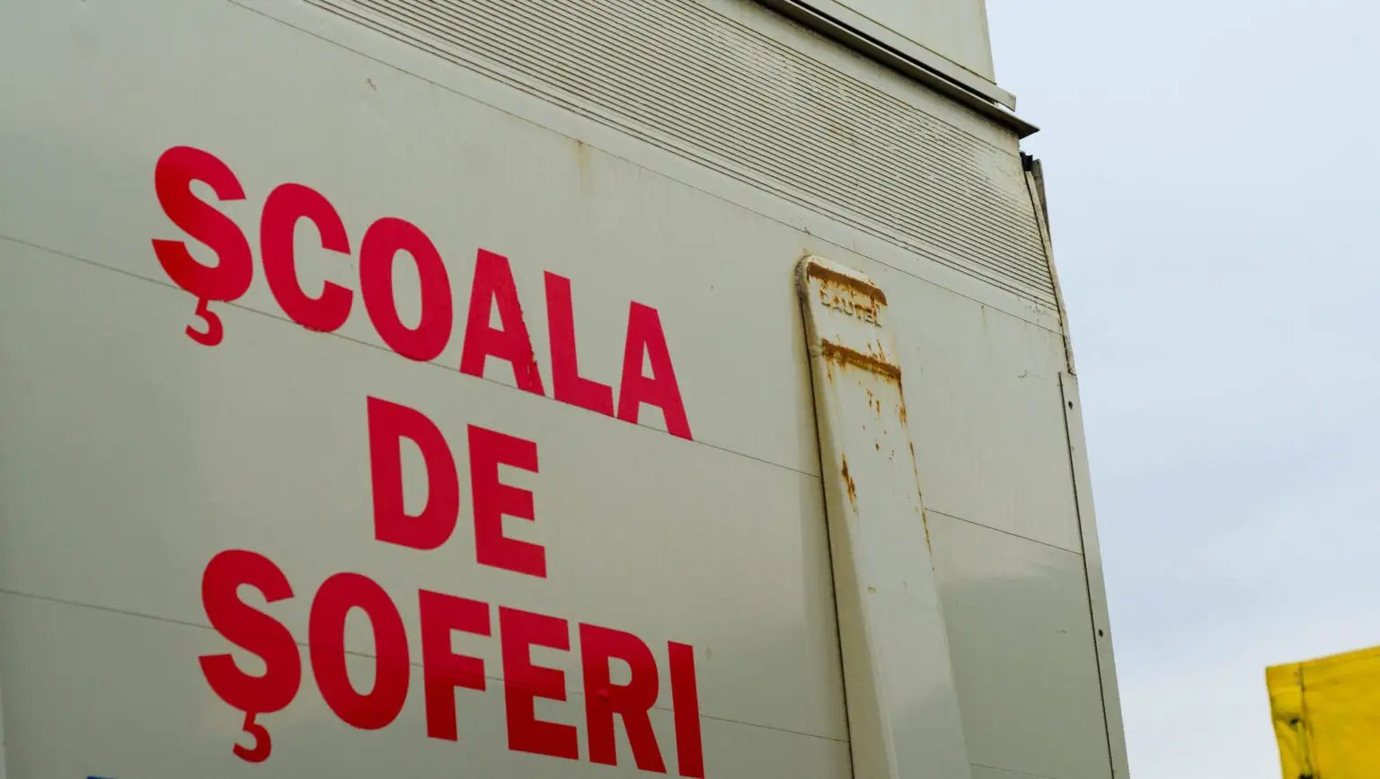 Regulă pentru șoferii care au luat permisul pe mașini cu cutie automată ...