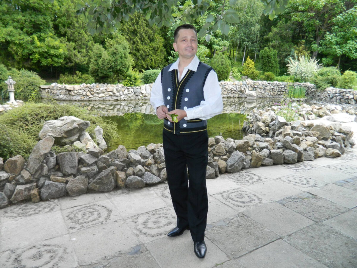 Regele muzicii populare a murit fulgerător! Toată România l-a plâns: Un ...