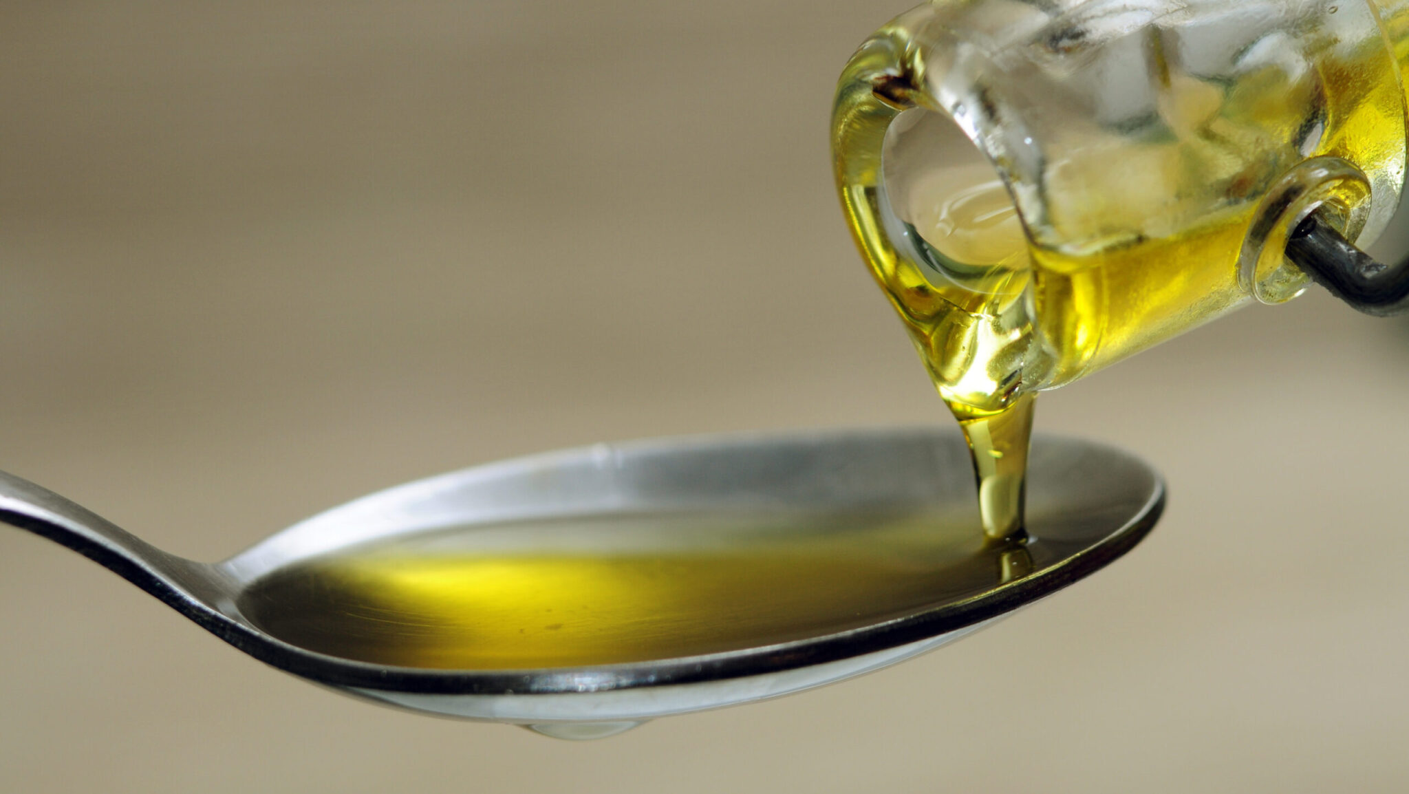 Uleiul sau untura? Ce este mai sănătos? Medicii au spus adevărul