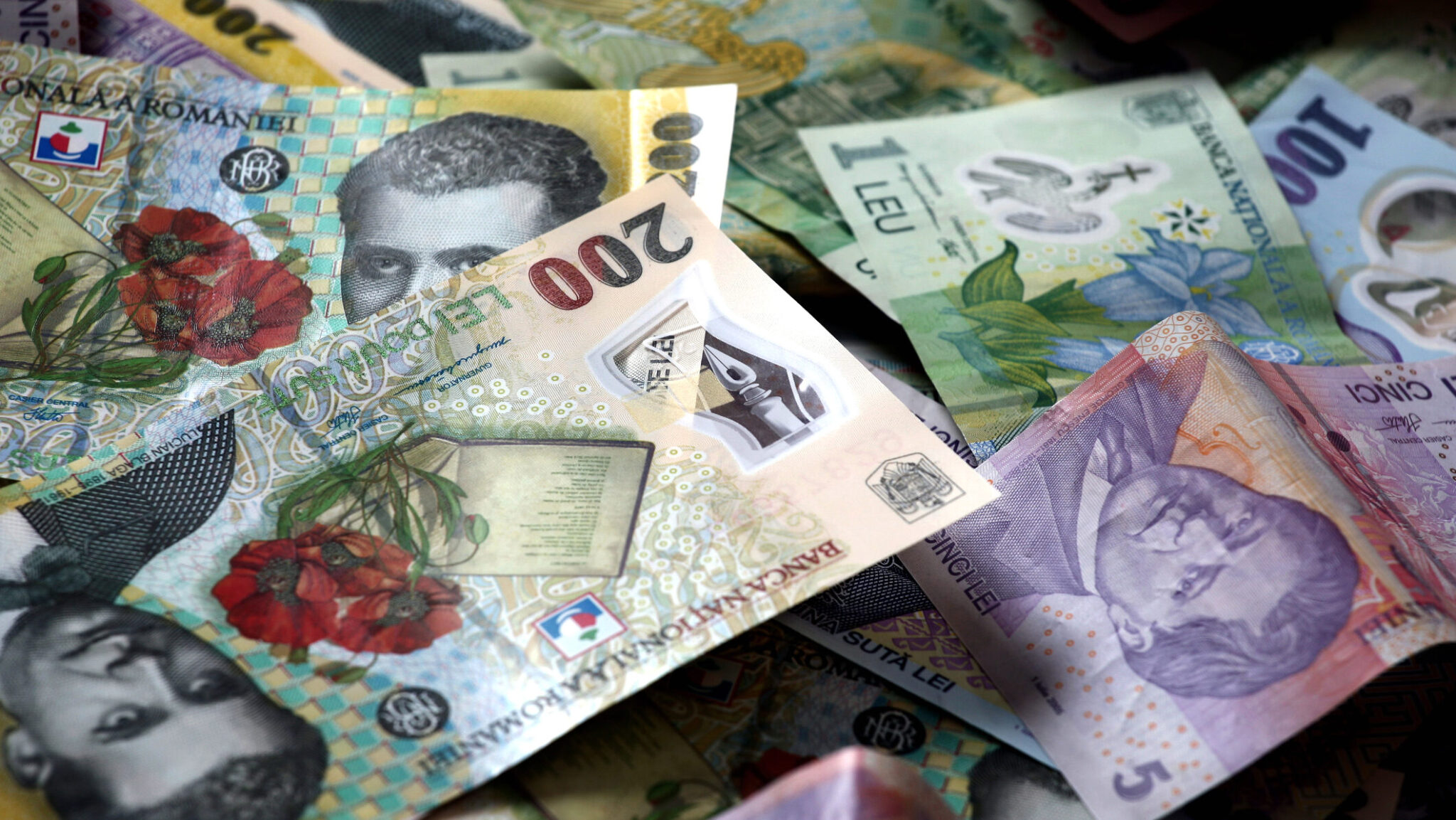 Se dau 400 de lei de persoană! Cine poate primi banii de la stat. Se ...