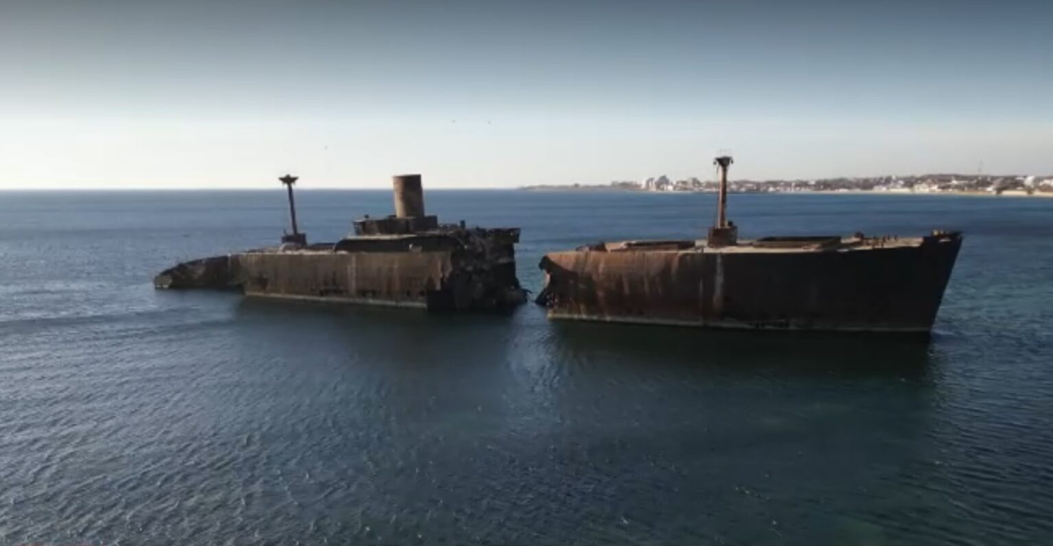 Dispare simbolul staţiunii Costinești. Epava navei „Evanghelia” s-a ...