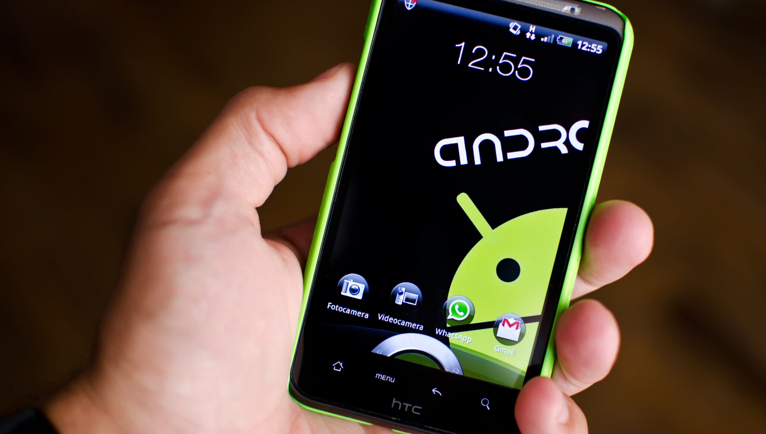 Mii de telefoane Android au fost infectate! Alertă în sistemul bancar