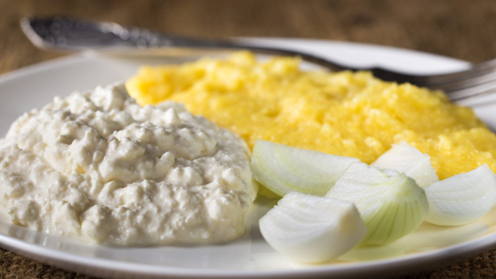 Adevărul despre mămăliga cu brânză și smântână. S-a aflat cât de