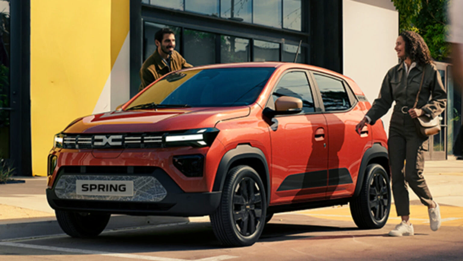 Dacia Sandero va primi motorizare full hybrid. Noul Spring debutează în ...