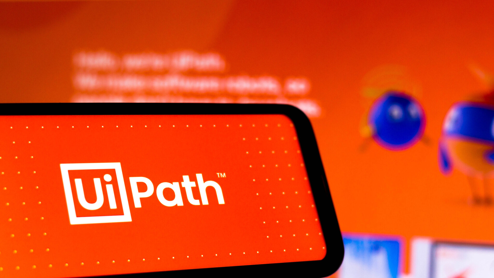 UiPath își reduce pierderile, dar concediază masiv. Acțiunile companiei ...