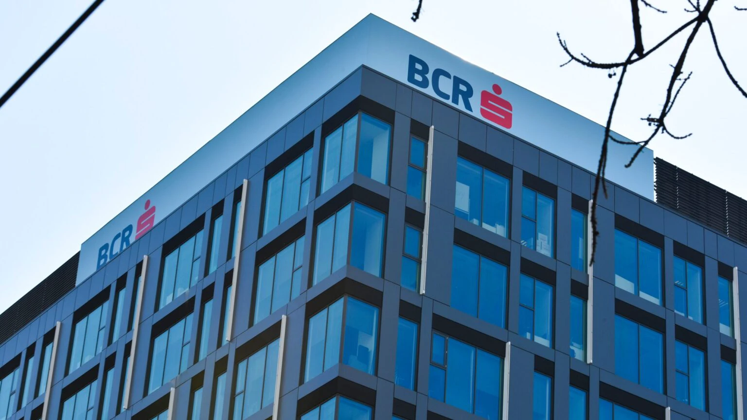 Decizie pentru cei care retrag bani la bancomat sau plătesc cu cardul ...