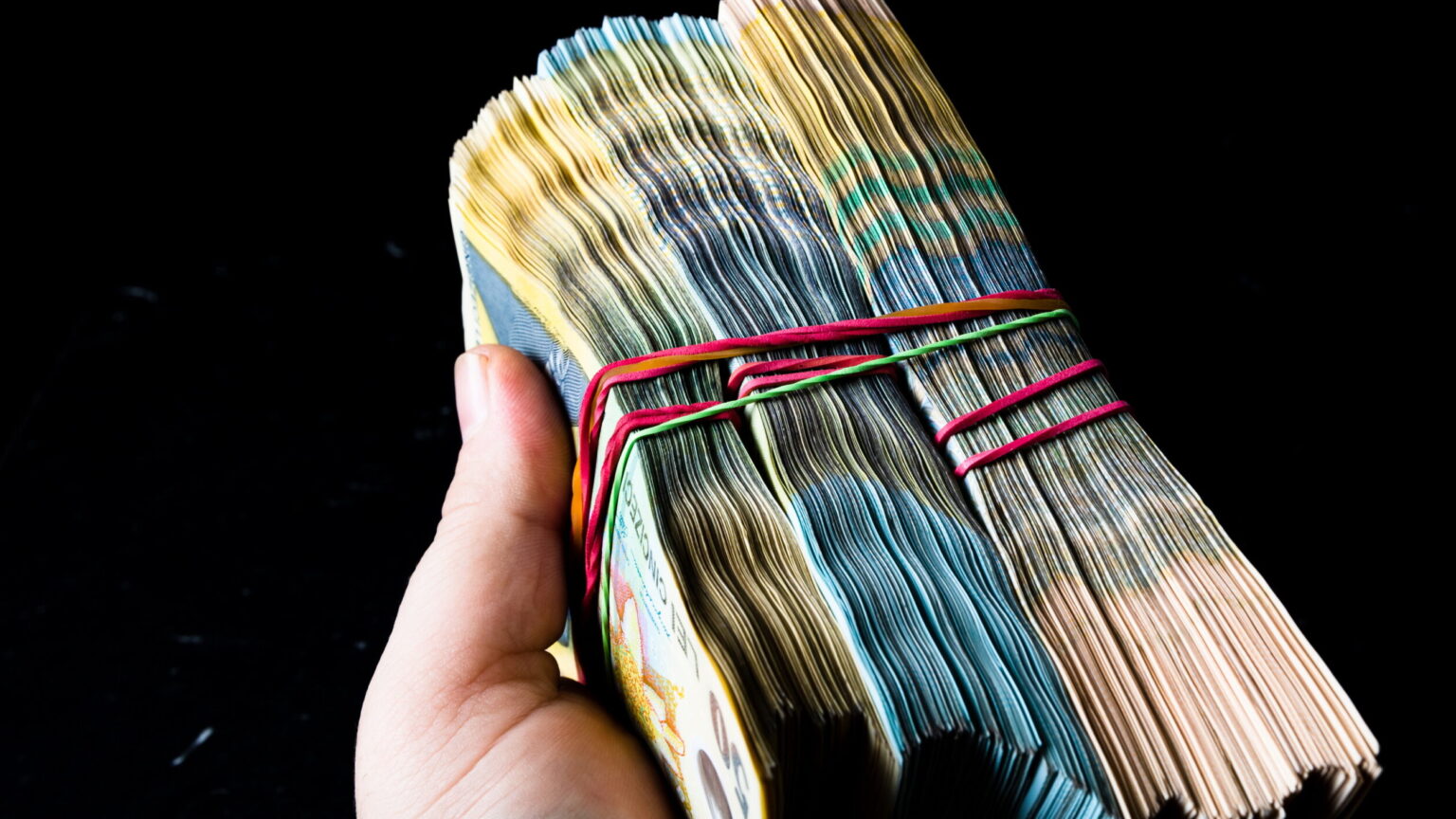 Bancnotele de care trebuie să te ferești imediat! Scapă de ele! Avertisment pentru românii care ...