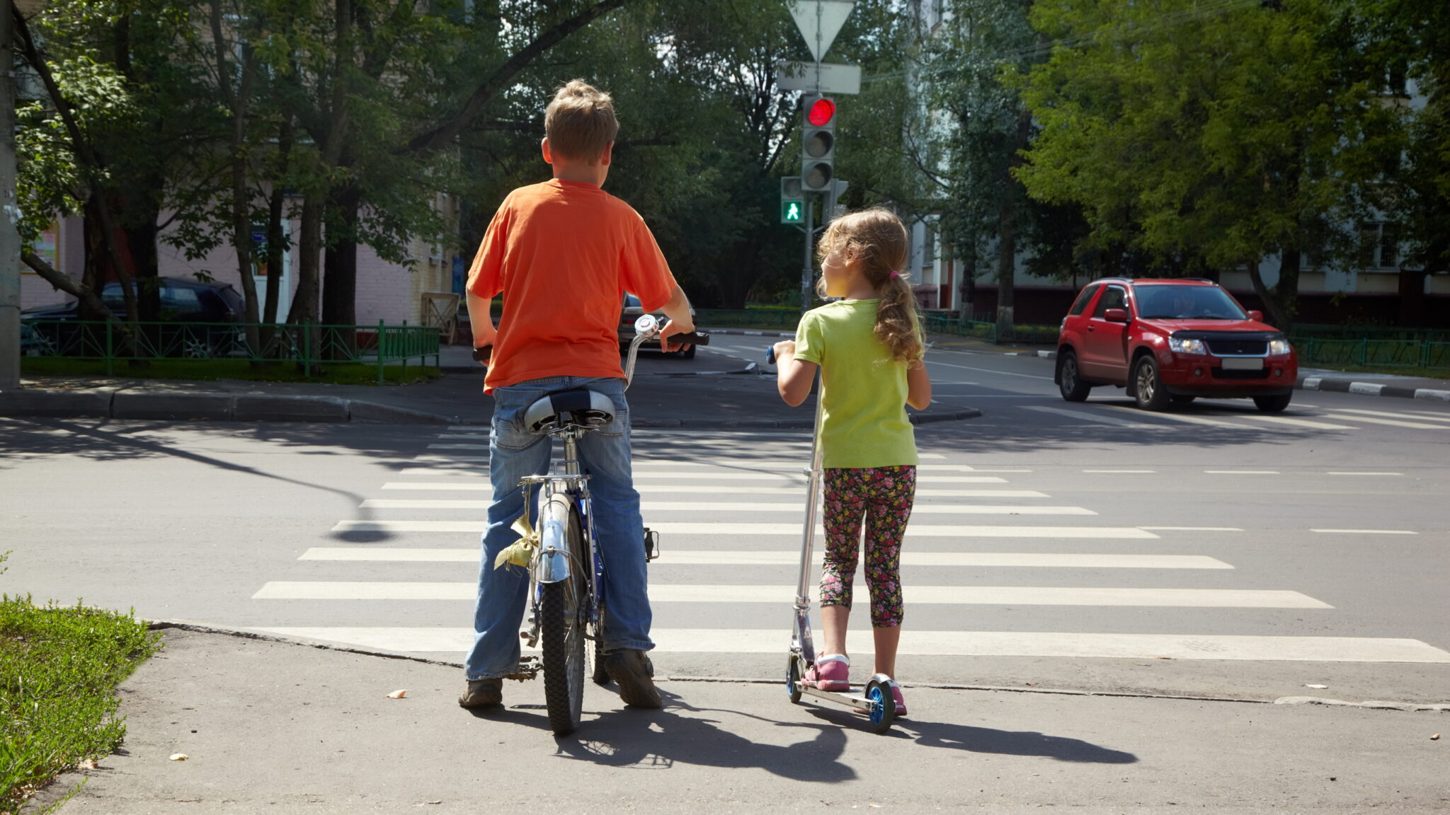 Cod Rutier 2025. Amendă 1.000 de lei oriunde în România. Se circulă ...