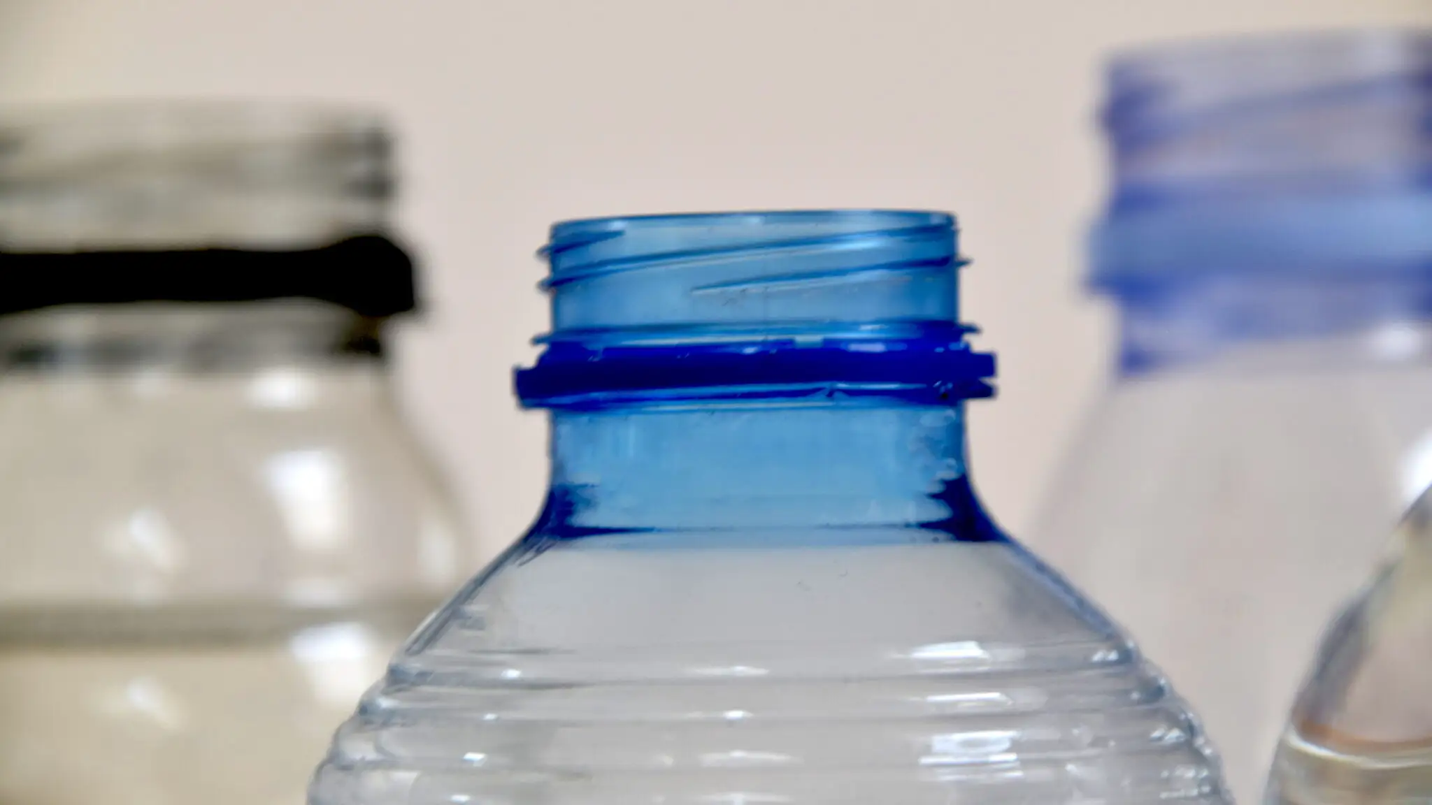 Nu mai folosiți aceste obiecte din plastic! Pot crește riscul de cancer