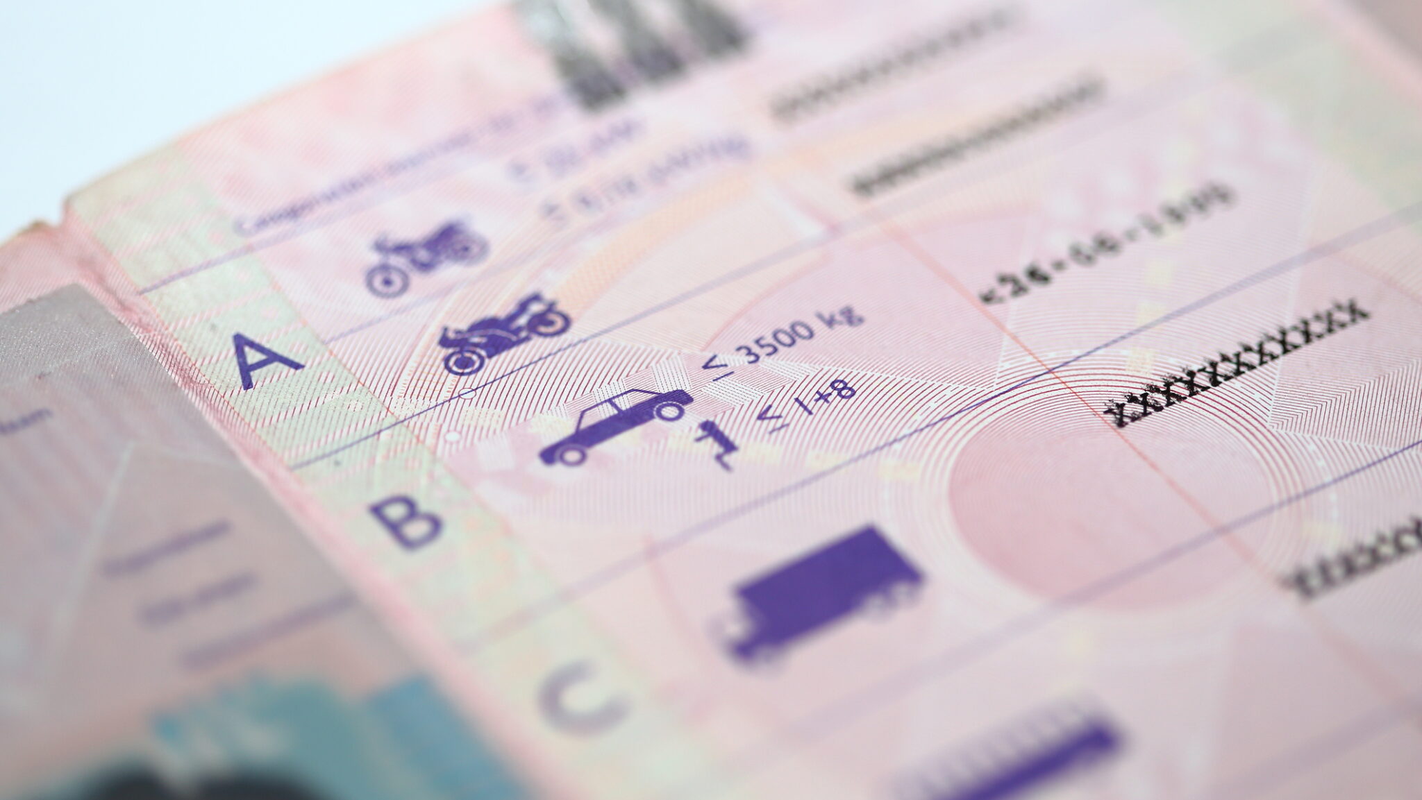 Permisul de conducere care NU se mai poate schimba. Legea din România o interzice, degeaba depui ...