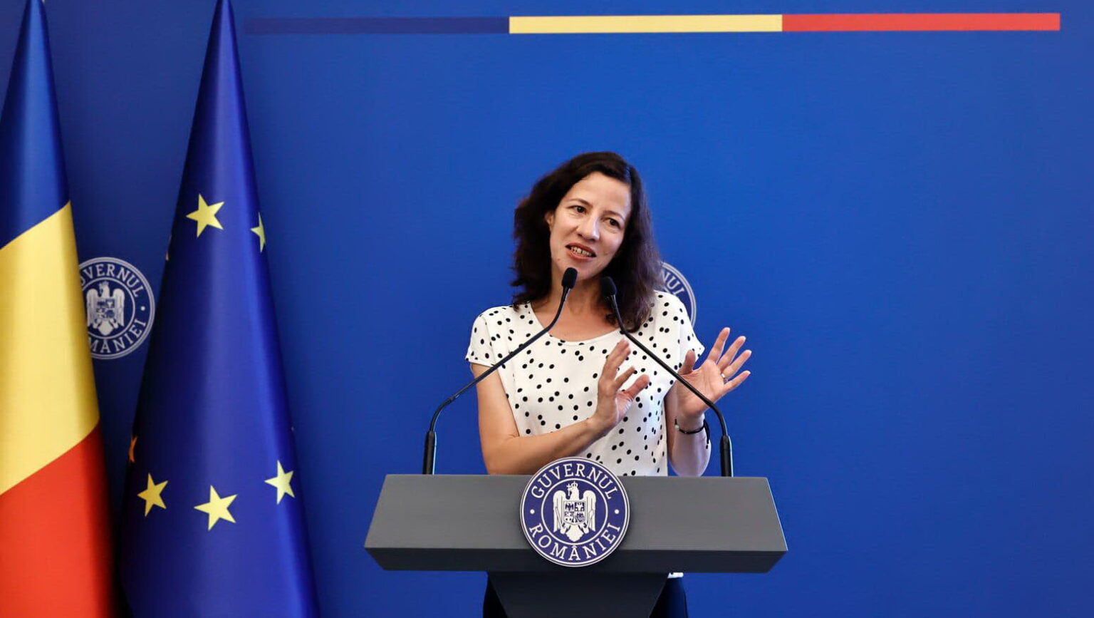 Roxana Mînzatu a depus jurământul în calitate de vicepreședinte executiv al Comisiei Europene ...