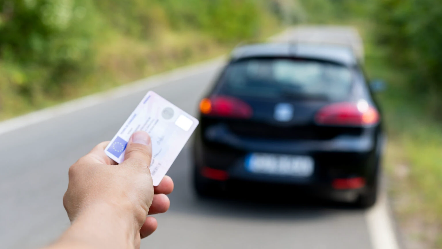 Codul numeric pe permisul de conducere. Șoferii trebuie să treacă acest ...