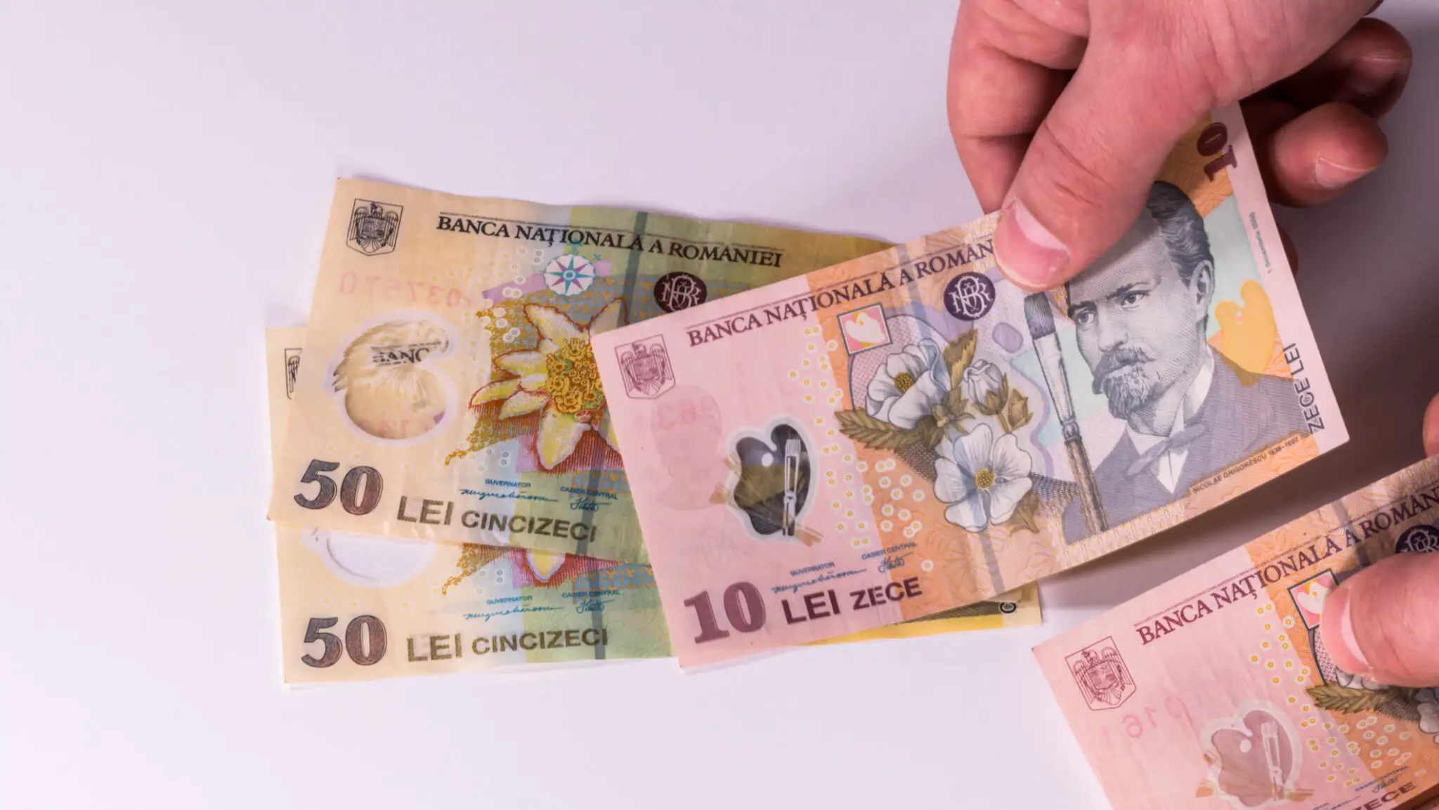 Se plătesc minim 3.500 de lei. Sunt bani de la stat, virați direct pe ...