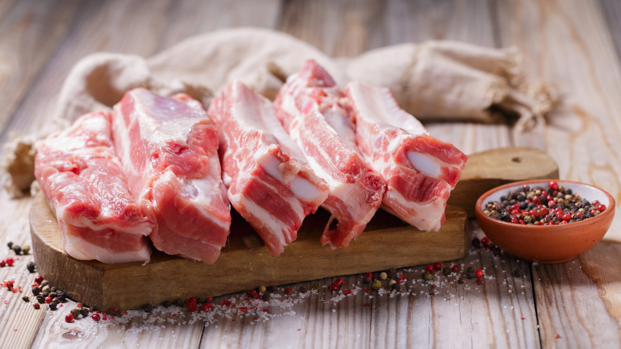 Preț porc de Crăciun. Cât costă un porc de 100 de kilograme în prag de ...