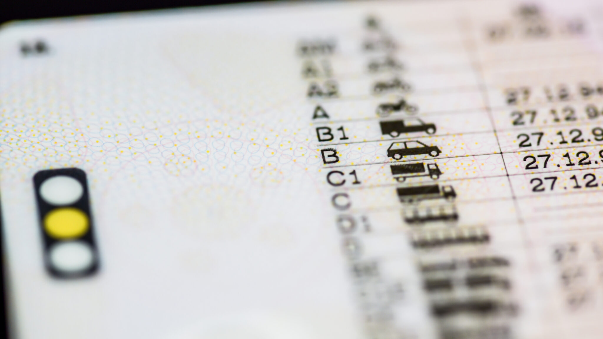 Cod Rutier 2025. Limită de viteză pentru șoferi. NU poți depăși 30km/h. Se suspendă permisul ...