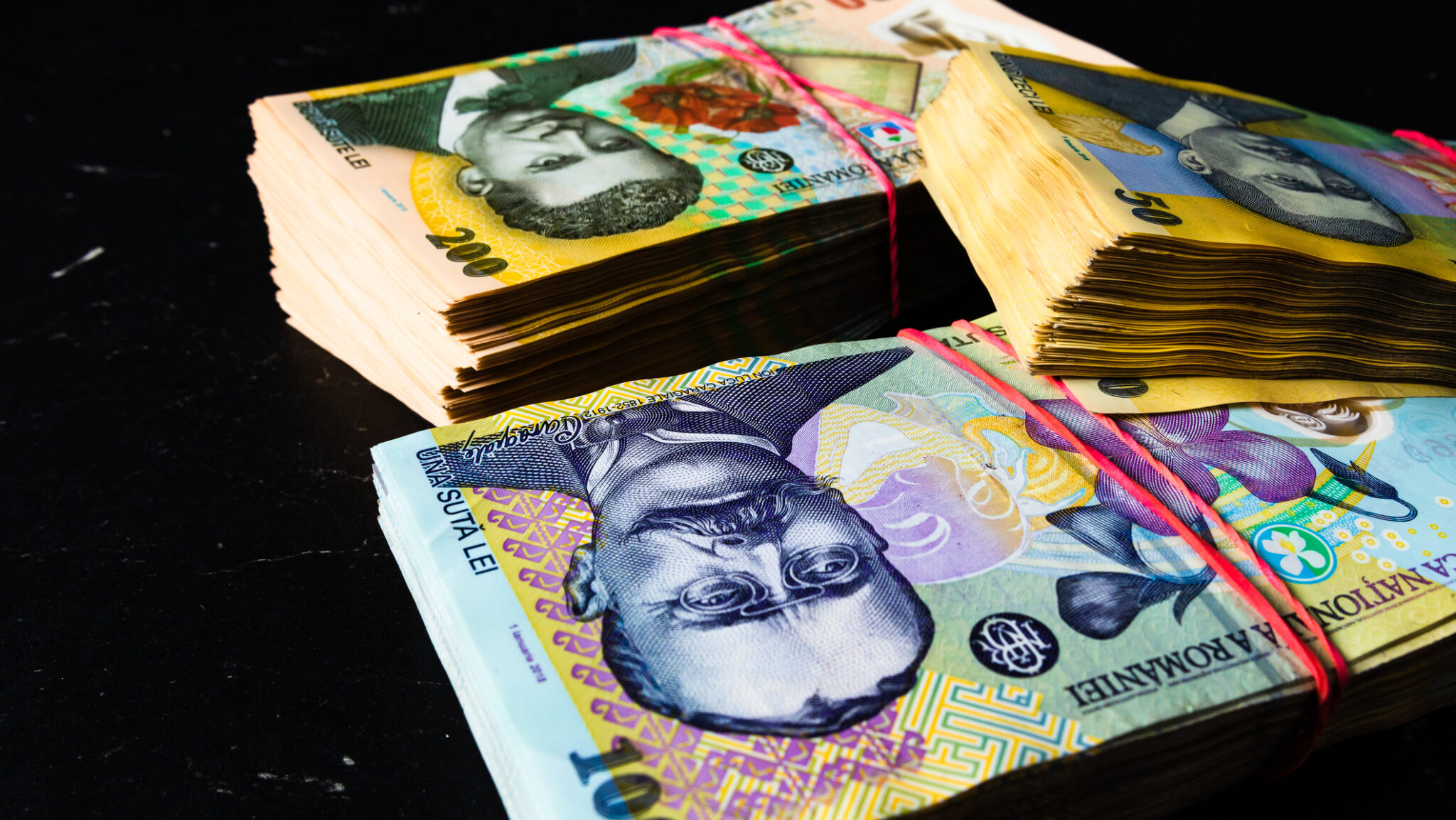 Este ilegal pentru românii care plătesc cu bani cash. Statul a pus ...