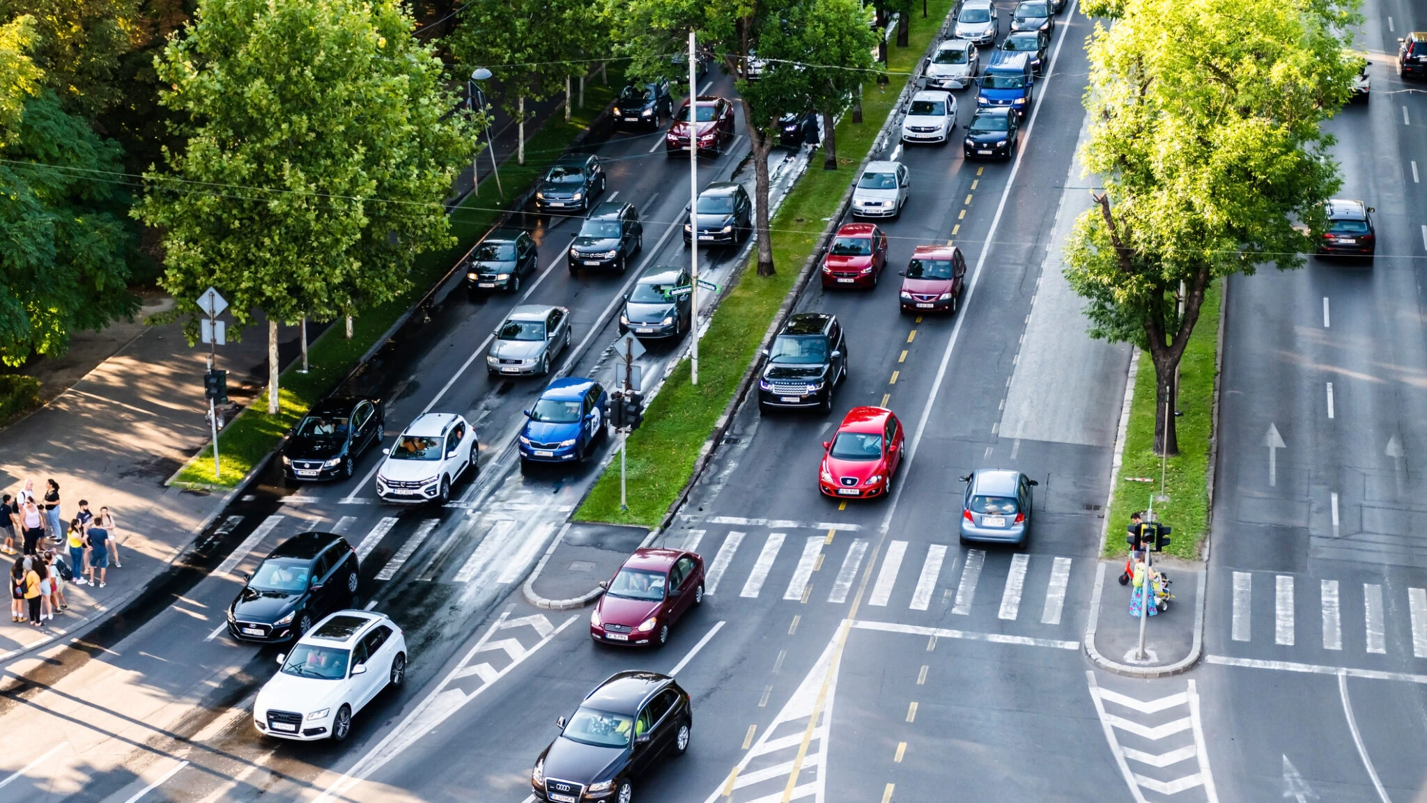 Codul Rutier 2025. Șoferii trebuie să acorde obligatoriu prioritate. Se suspendă permisul de ...