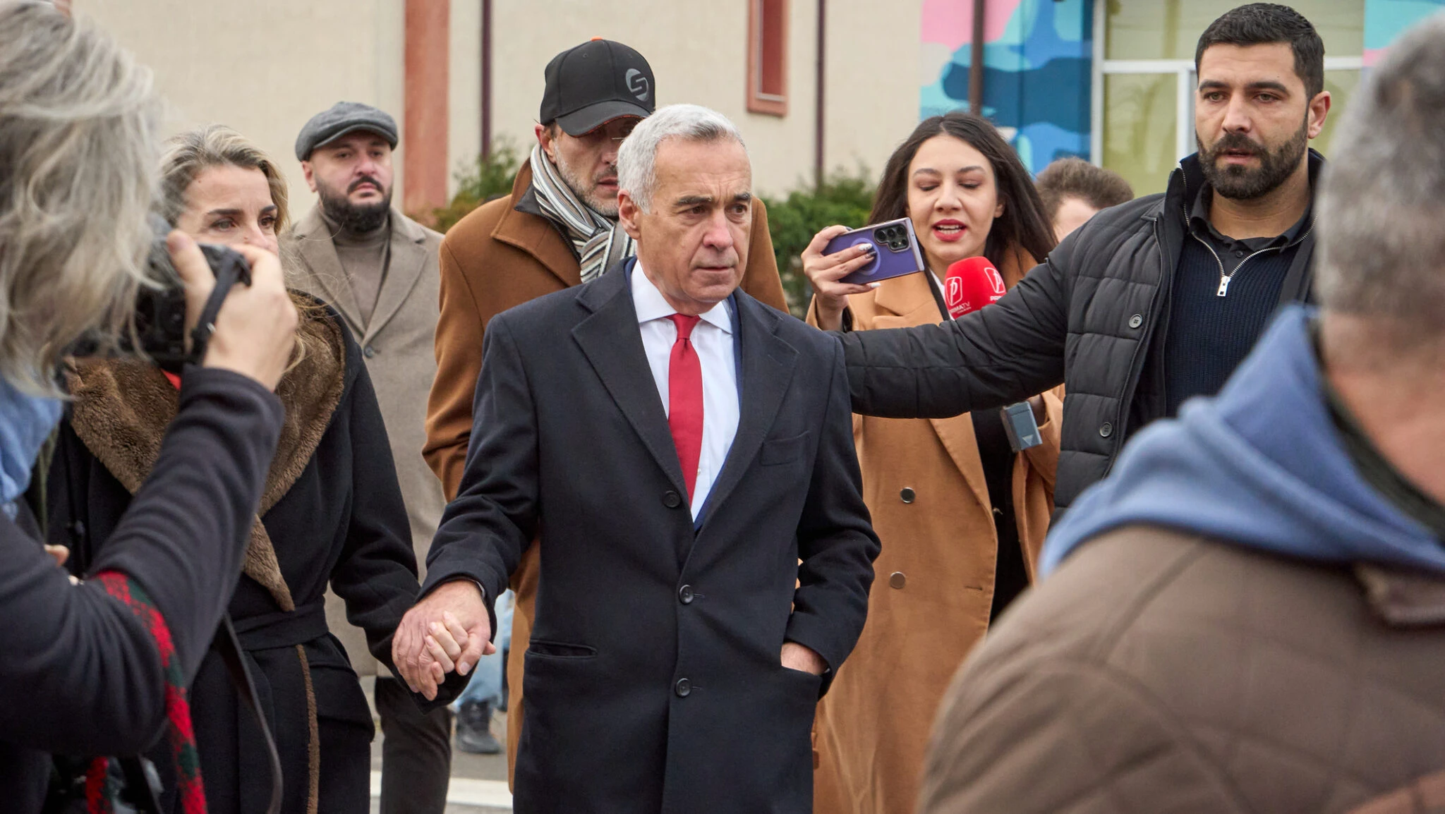 Omul din spatele lui Călin Georgescu. Cine este Bogdan Peschir