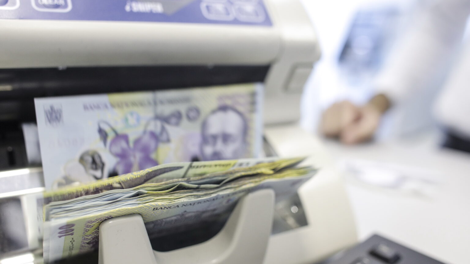 Anunț pentru românii cu cont la bancă. NU vor primi toți banii înapoi ...