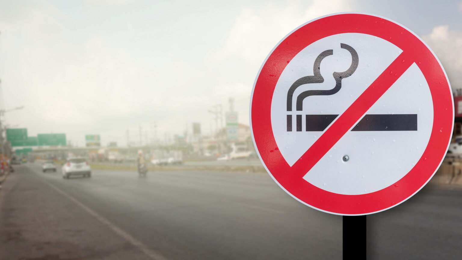 Fumatul în locuri publice este interzis! Intră în vigoare de astăzi, 1 ...