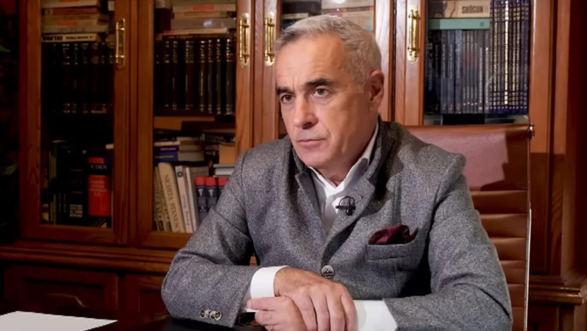 Călin Georgescu a fost prins cu minciuna. E scris negru pe alb, nu se ...